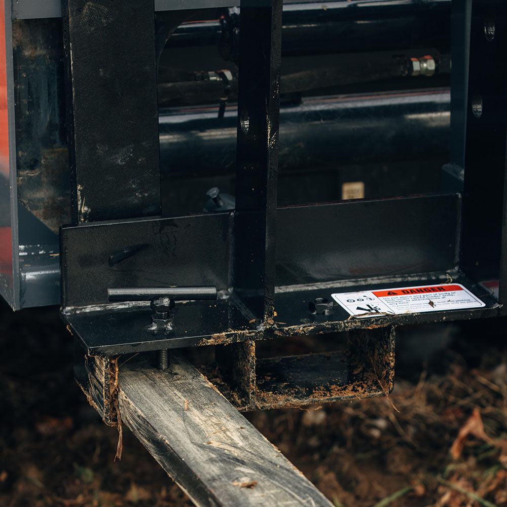 Fork Mounted Adjustable Grapple | Titan Attachments
