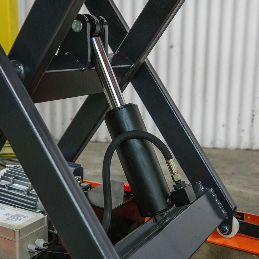 Standard Series 51" x 32" Hydraulic Lift Table | Titan Attachments